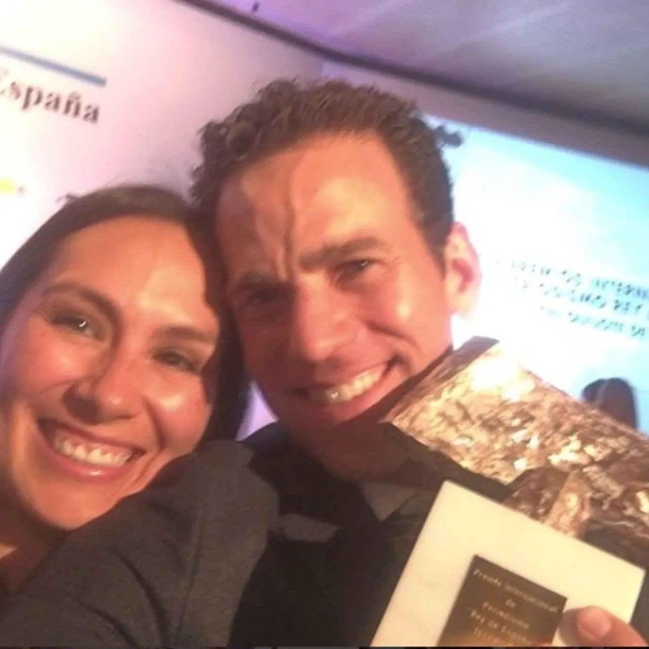 Respire hondo antes de conocer a la pareja de Carlos Loret de Mola - Darada